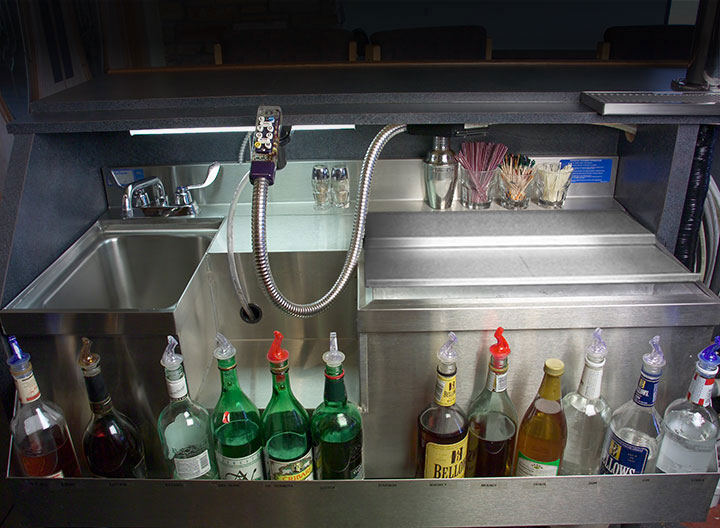 LaCrosse Cooler Ice Chest Station w/Built-In Blender Shelf